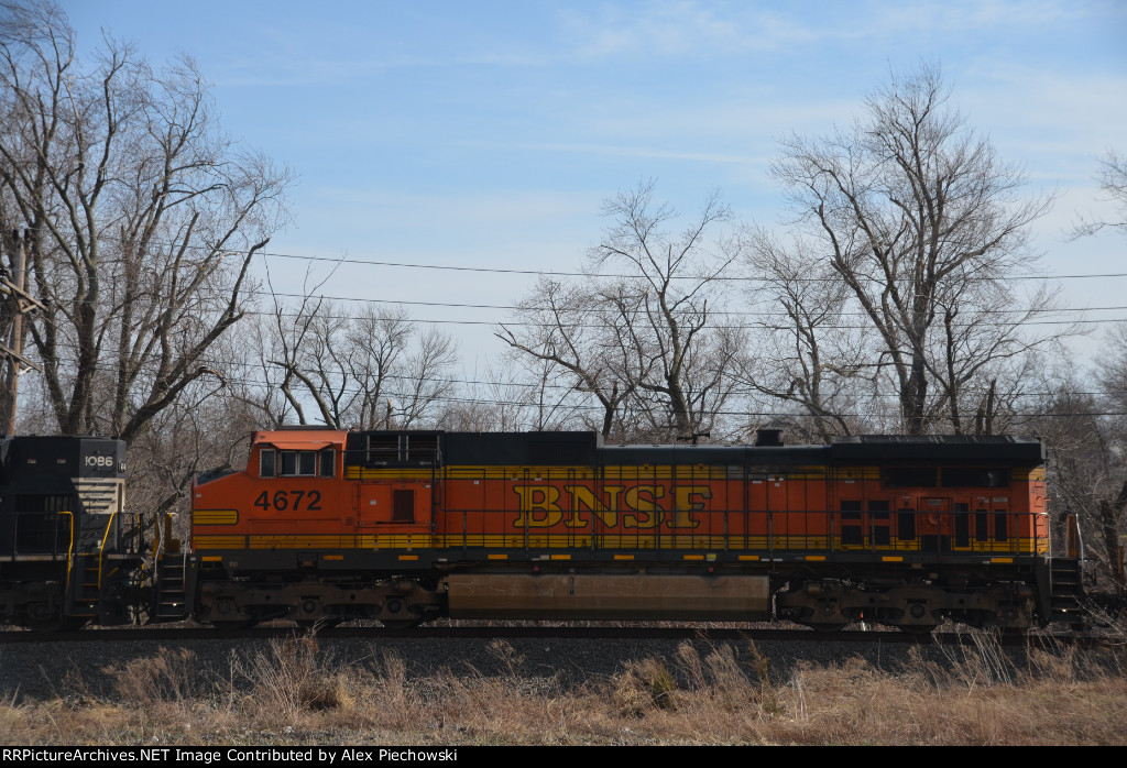 BNSF 4672